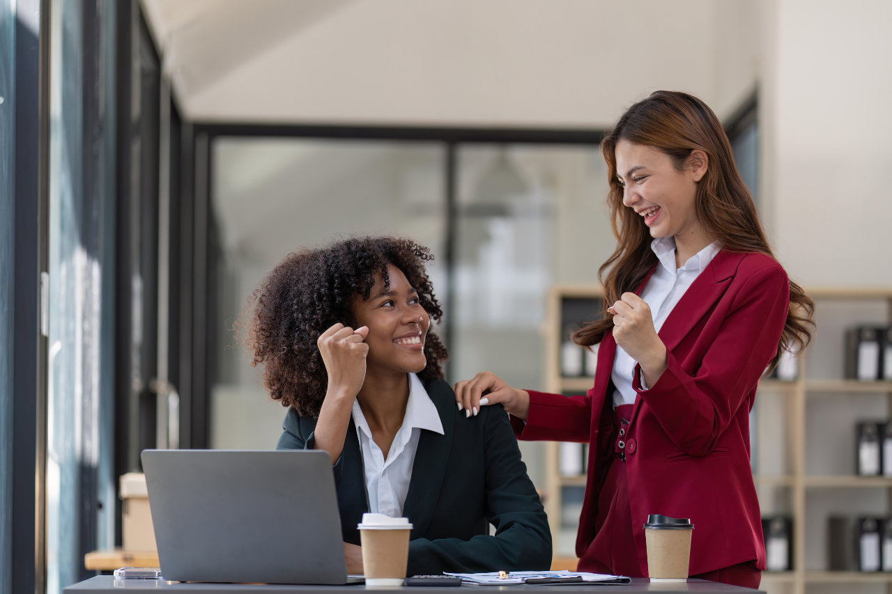 What Is Dotted-Line Reporting? Example & Benefits